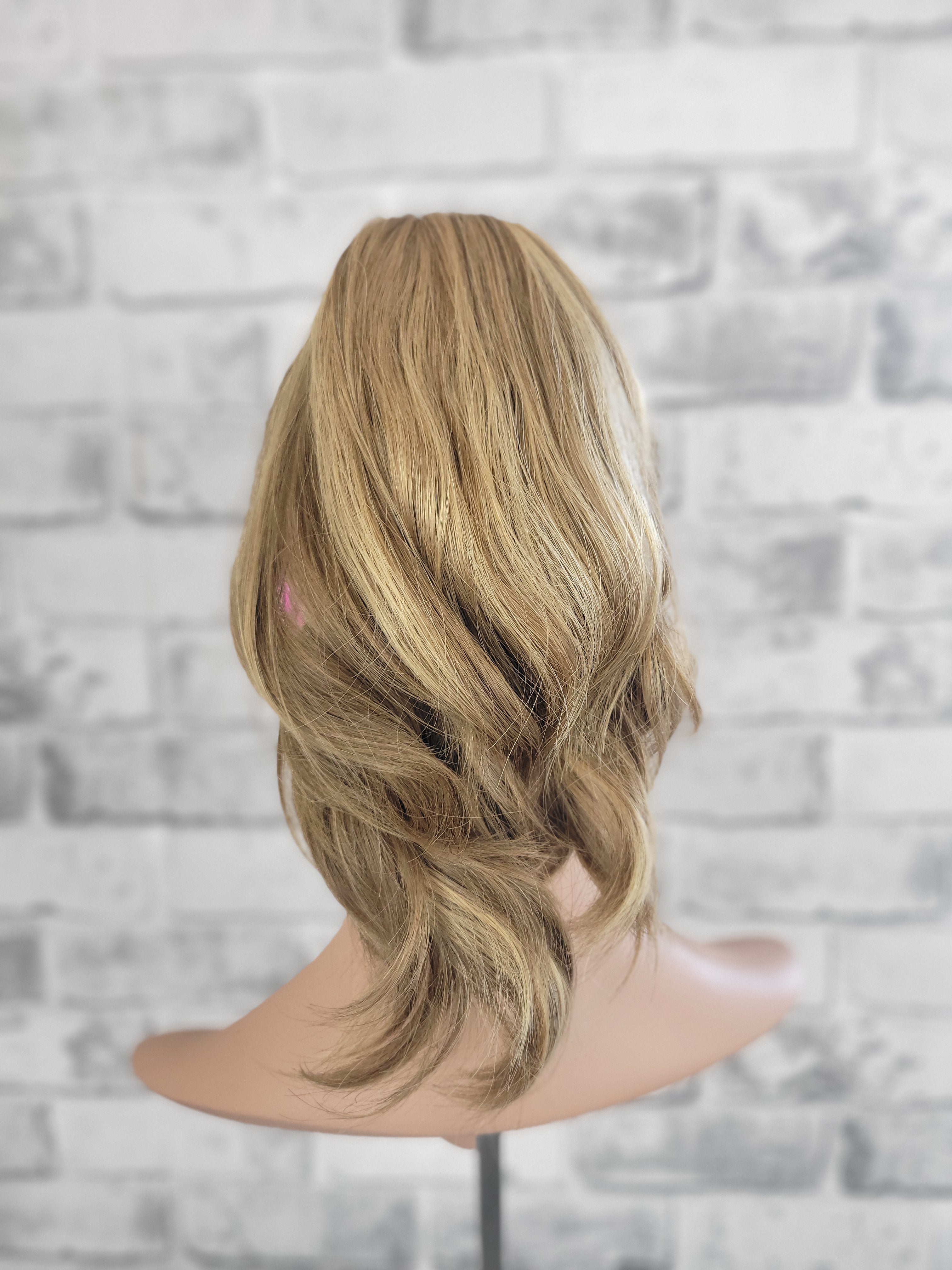 22" Sport Pony Wig - Caramel Twist Wave (M) – FLOX HAIR